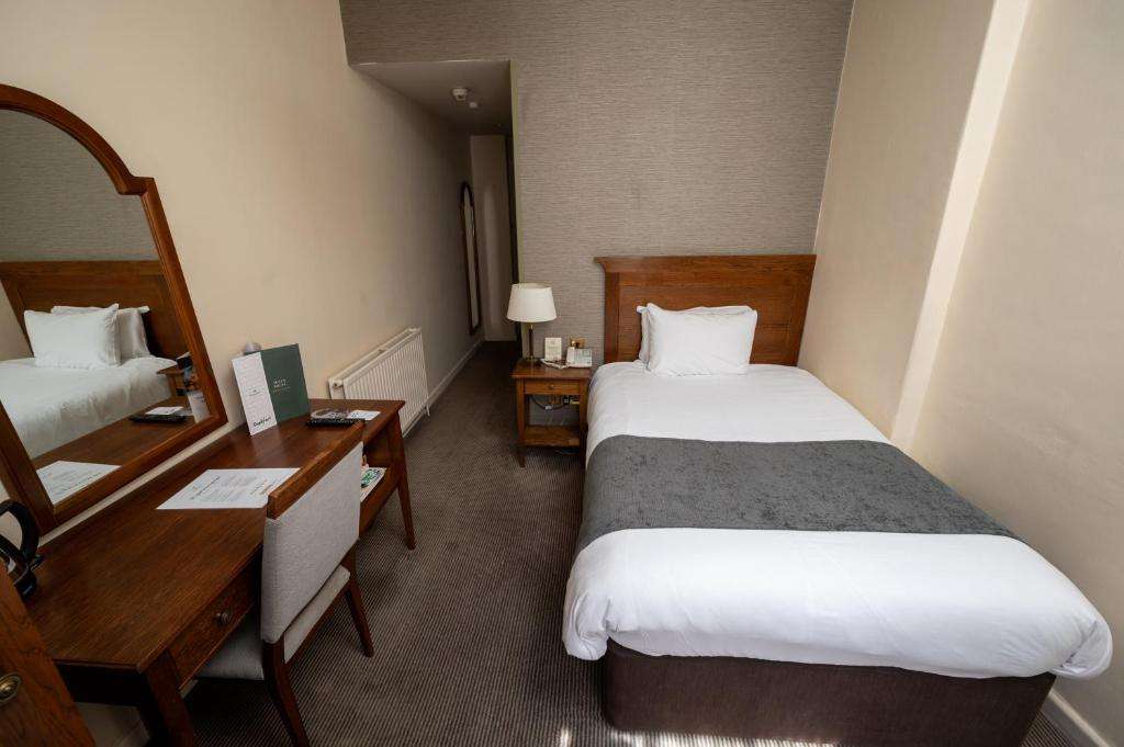 The Antelope Inn, Poole, Dorset, Stay in a Pub