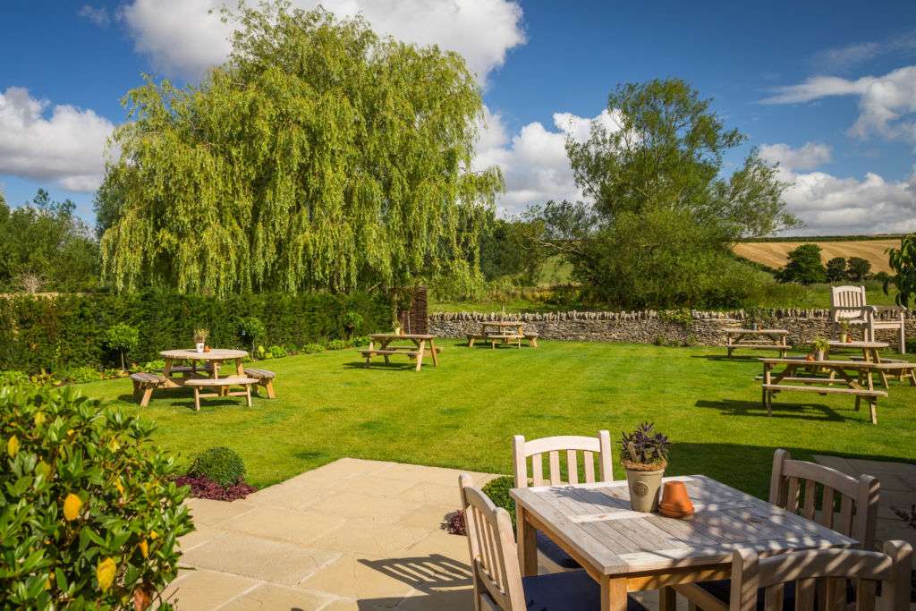 The Three Horseshoes Asthall Burford Oxfordshire Cotswolds