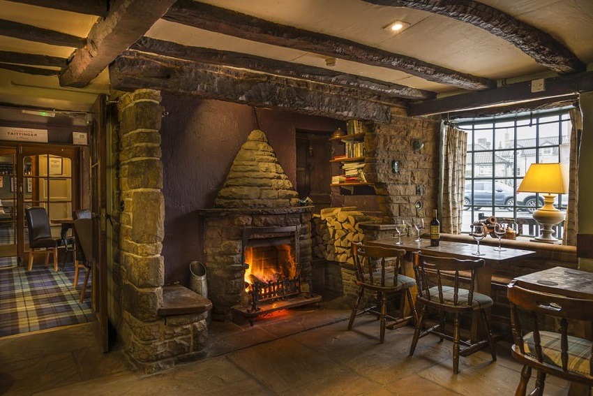 The Feathers Hotel - Stay in a Pub