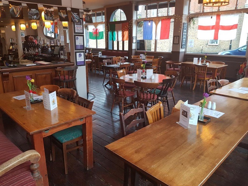 The Kings Arms Ealing I Stay in a Pub