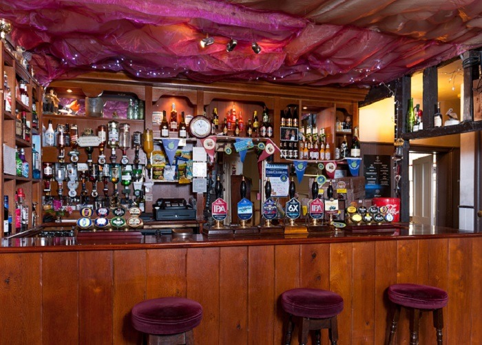 The Pelican Inn - Stay in a Pub