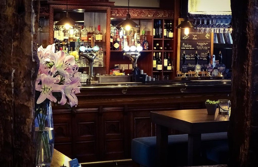 The Rose & Crown Knutsford I Stay in a Pub